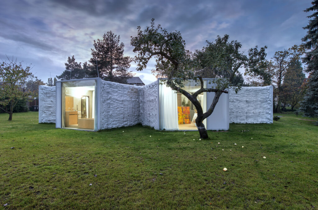 Petr Hajek Architekti > Chameleon House | HIC