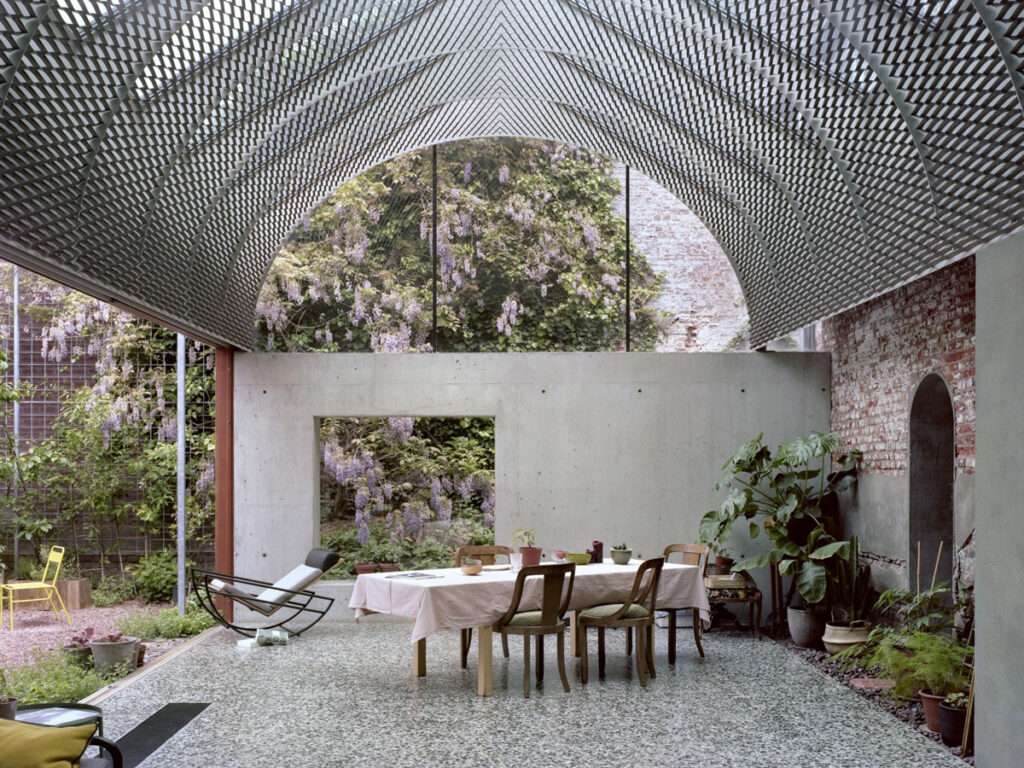 51N4E > Room in the city | HIC