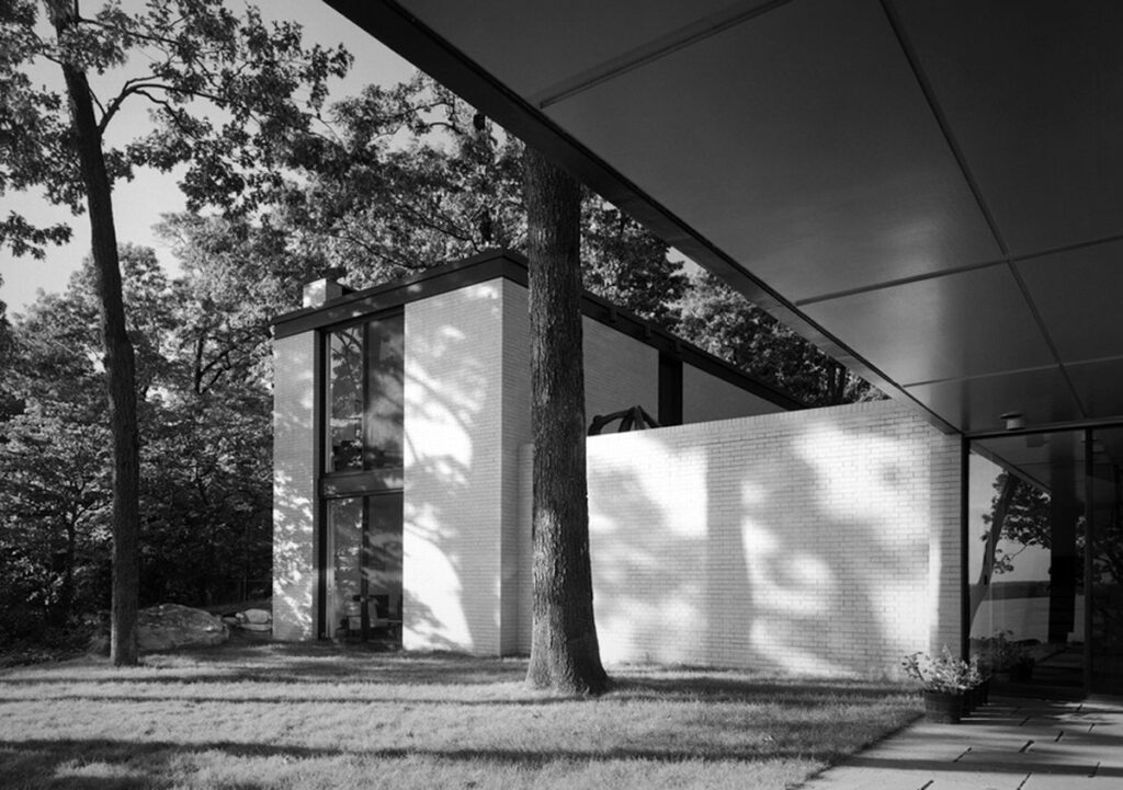 Philip Johnson > Robert C. Leonhardt House | HIC