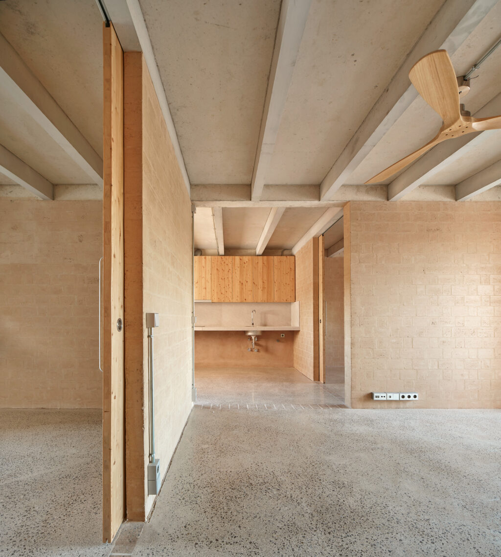 Peris + Toral > Raw Rooms. Casas de tierra | HIC