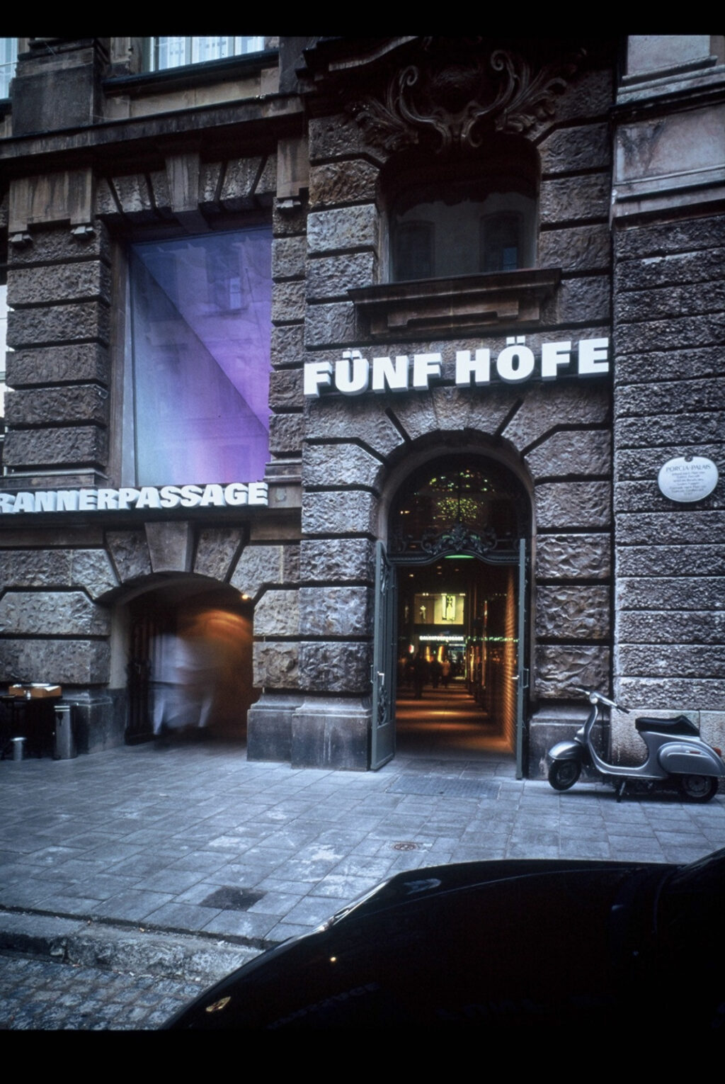 Herzog & de Meuron > Commercial Gallery Fünf Höfe | HIC