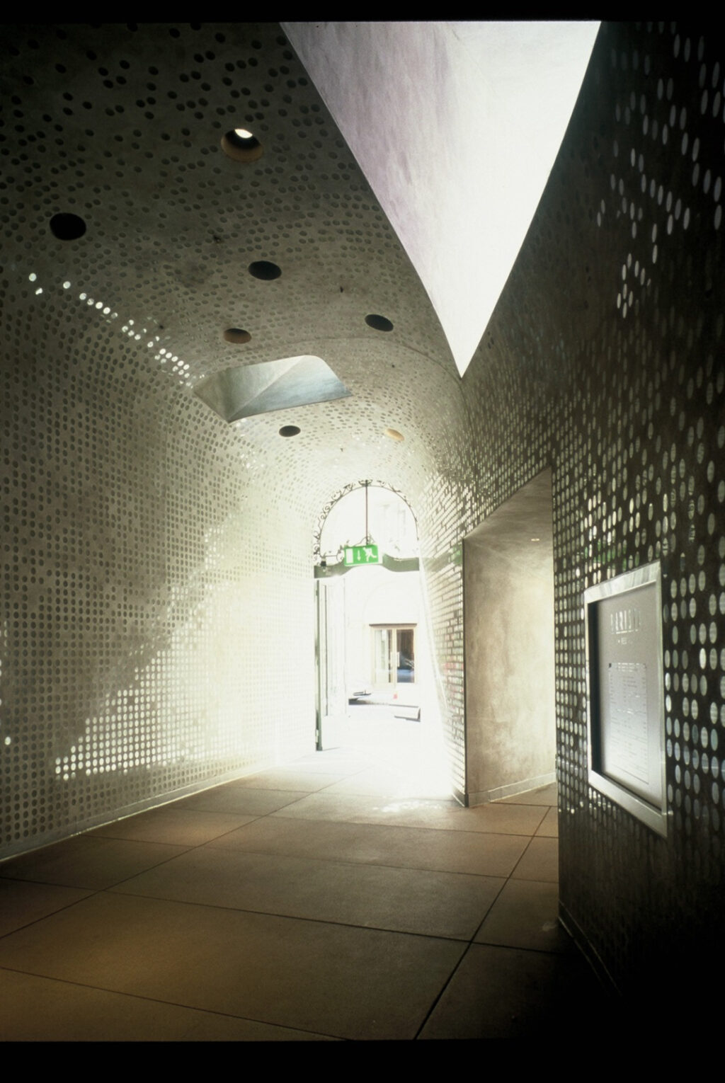 Herzog & de Meuron > Commercial Gallery Fünf Höfe | HIC