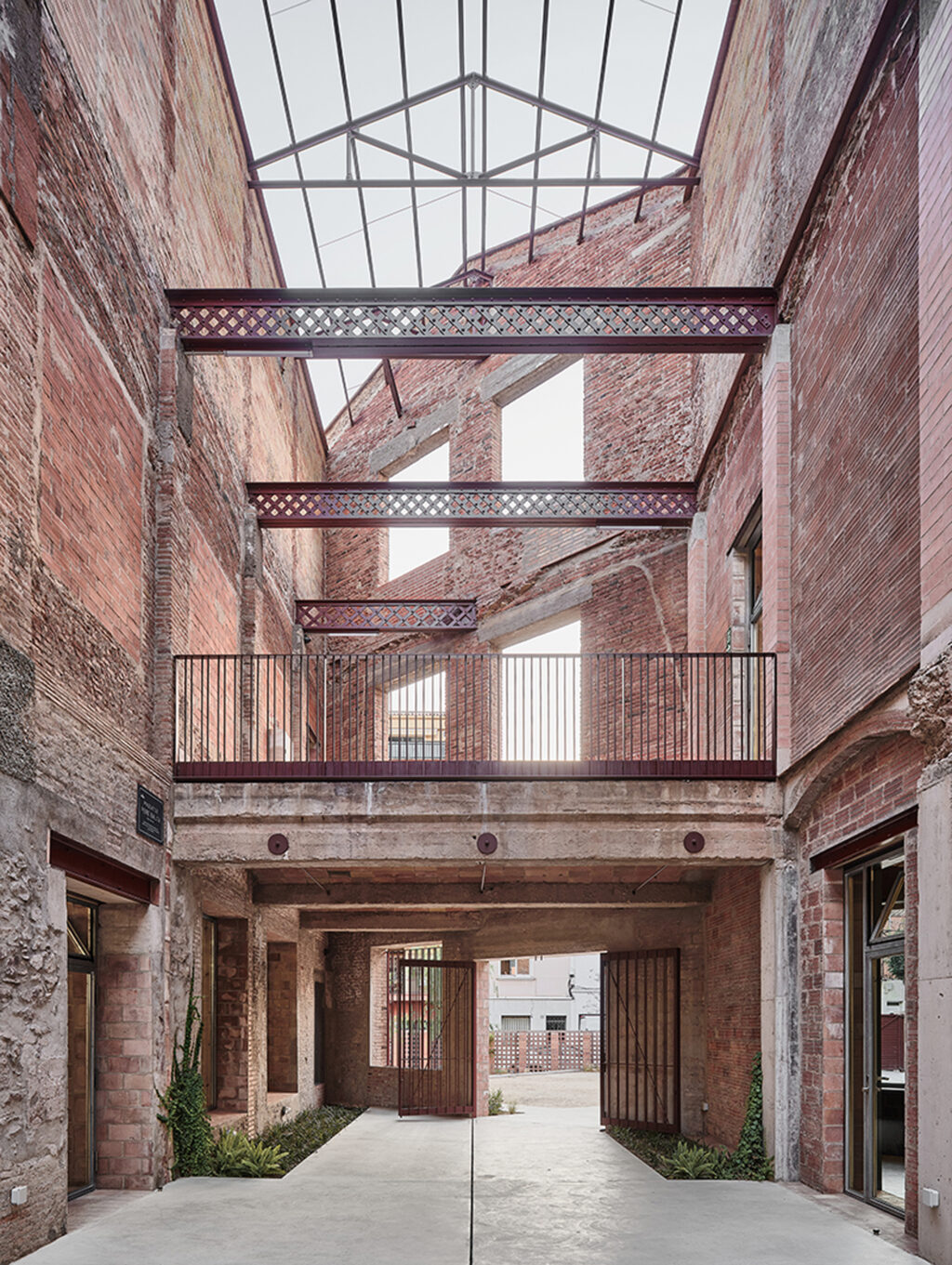 Harquitectes > Rehabilitation of Vapor Cortès. Prodis 1923 | HIC