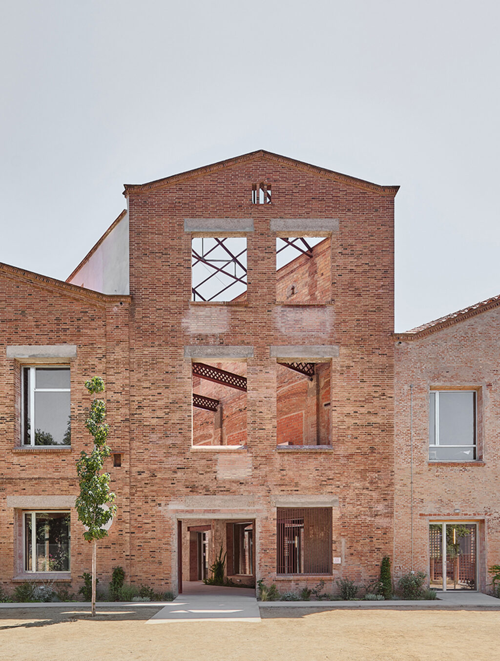 Harquitectes > Rehabilitation of Vapor Cortès. Prodis 1923 | HIC