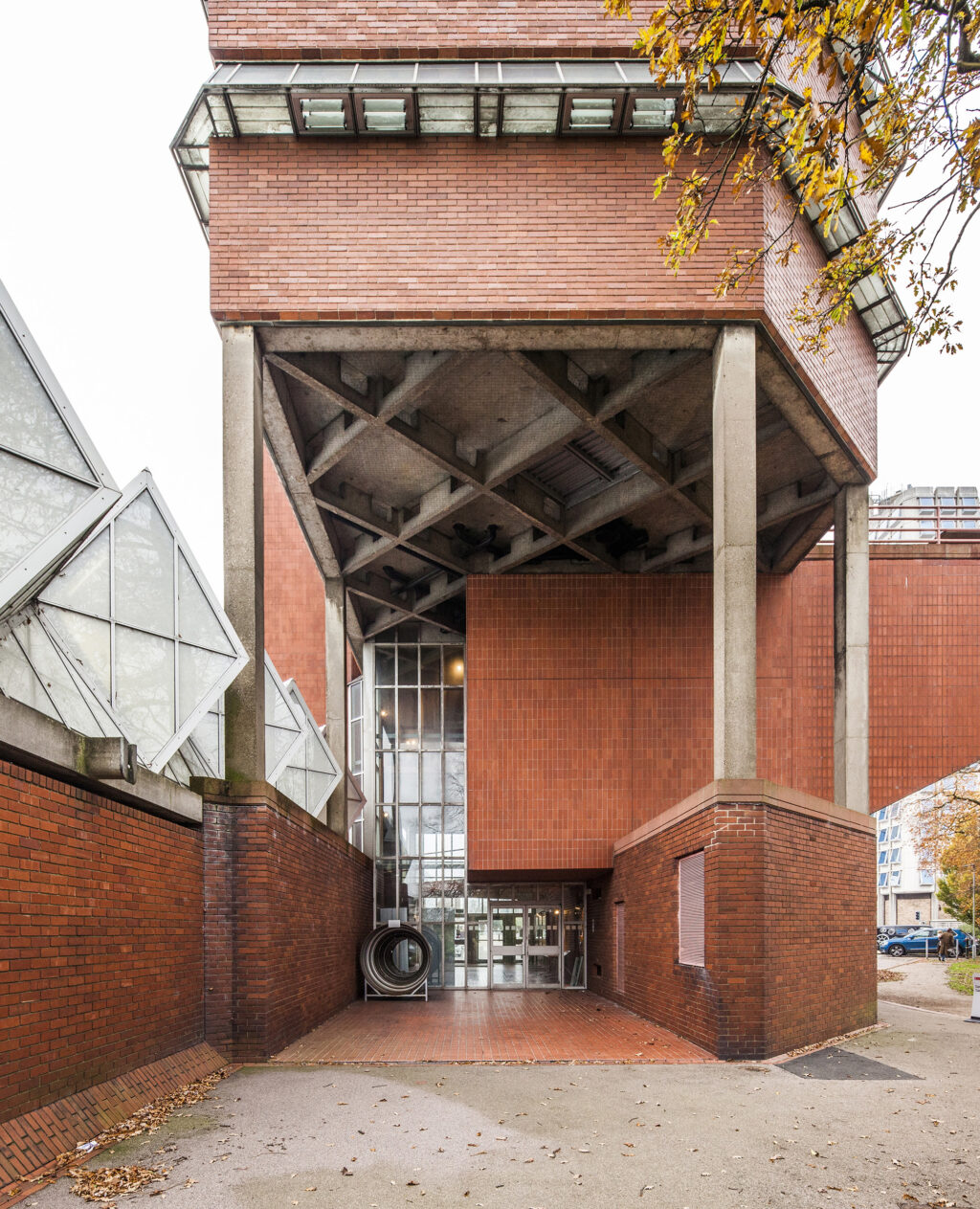 James Stirling + James Gowan > Leicester Engineering Building | HIC