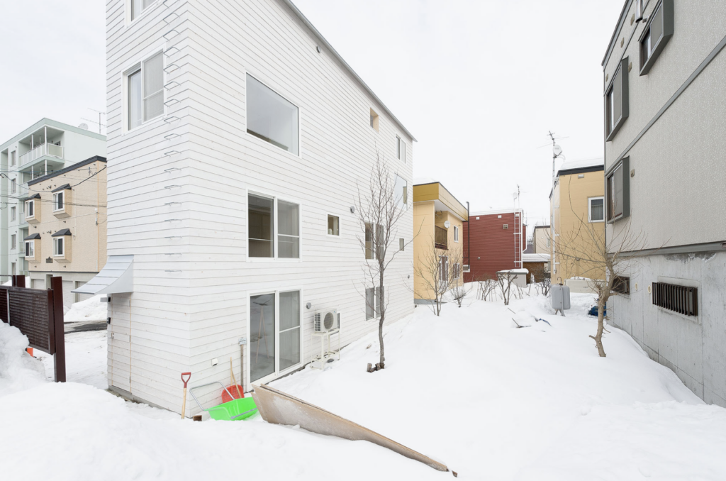 Hiroshi Kuno > Sixteen Rooms | HIC