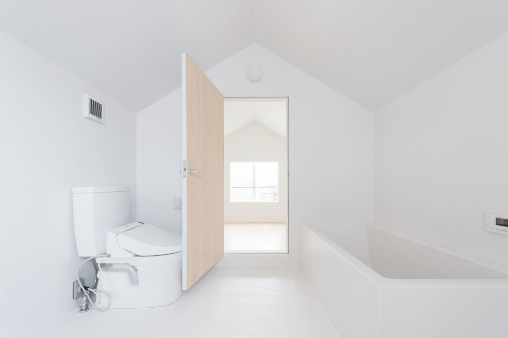 Hiroshi Kuno > Sixteen Rooms | HIC